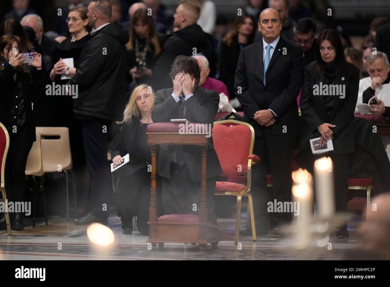 From left front row, Argentine Secretary-General of the Presidency ...