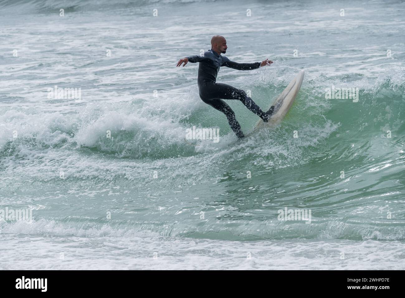 Surfer riding waves hi-res stock photography and images - Alamy