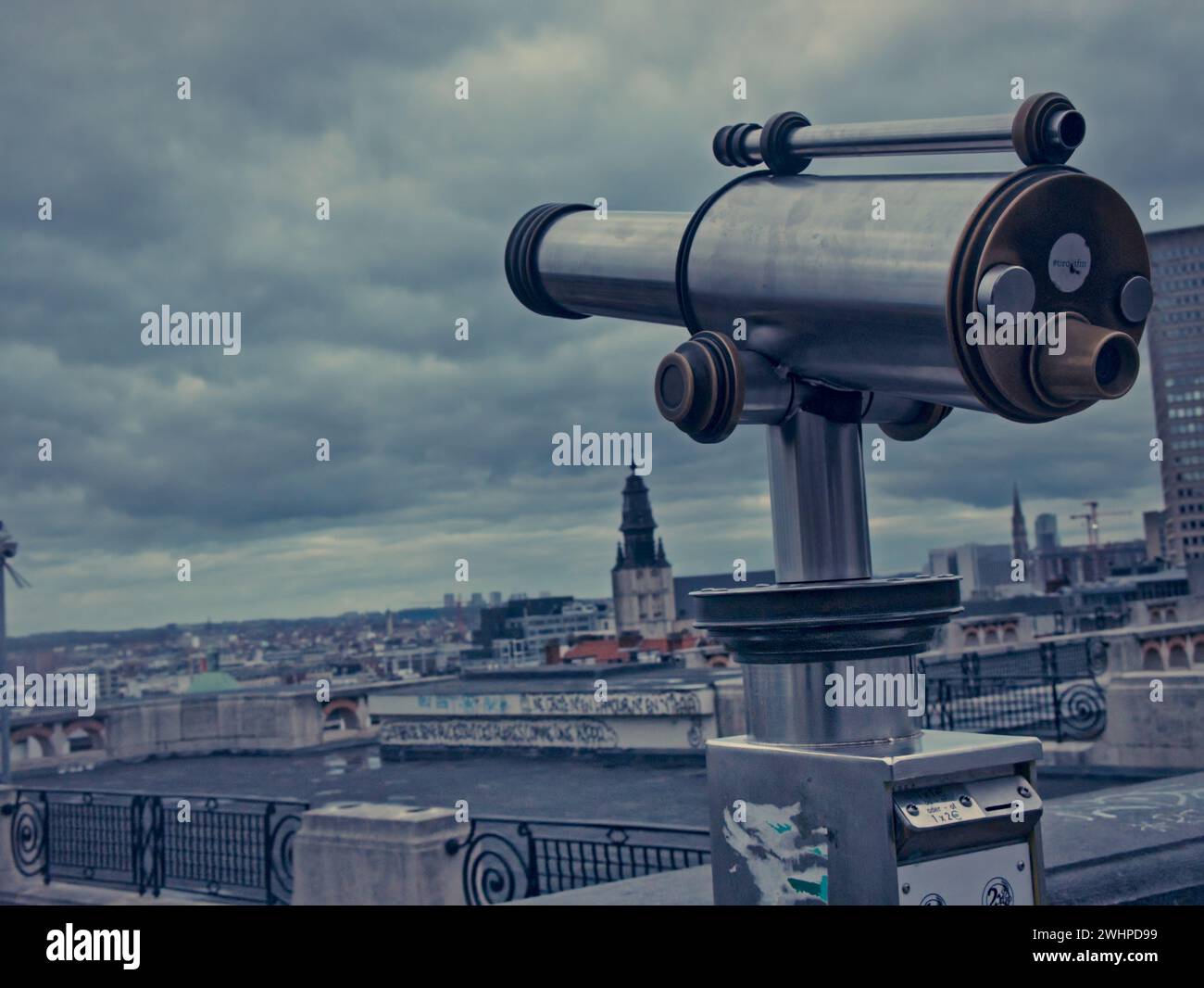 Paid spotting scope hi-res stock photography and images - Alamy