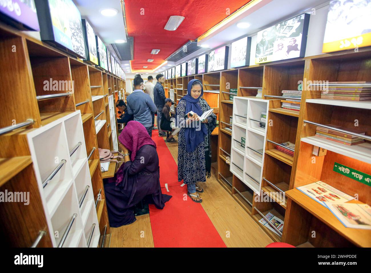 Asian literatur hi-res stock photography and images - Alamy