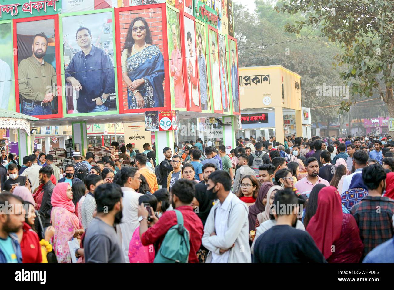 Buchmesse in Dhaka Visitors Are Seen During The National Book Fair ...