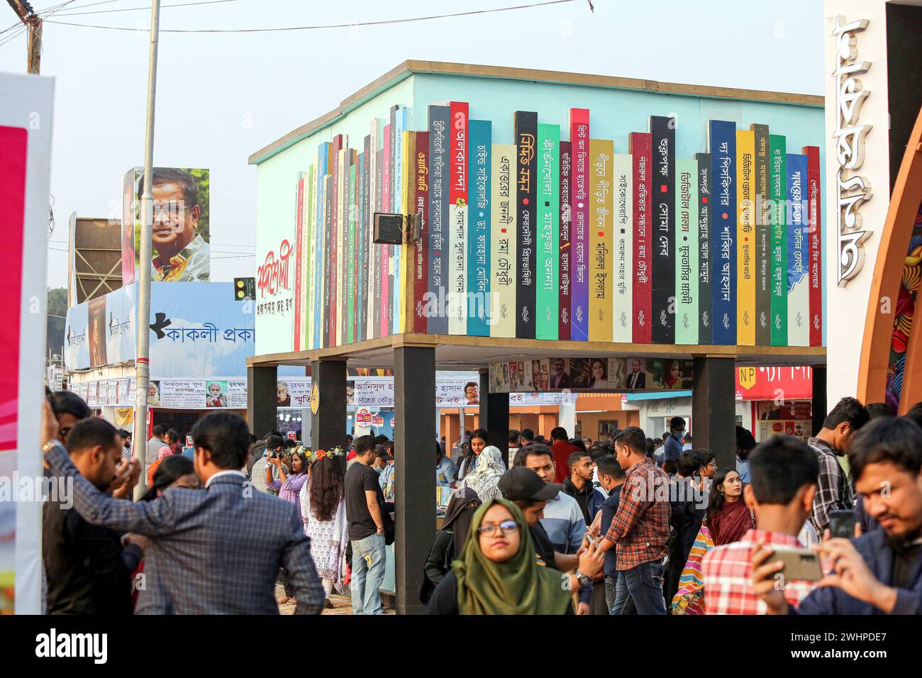 Buchmesse in Dhaka Visitors Are Seen During The National Book Fair ...