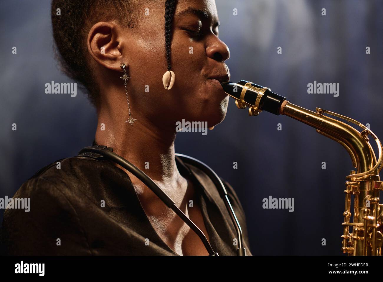 Saxophone on stage hi-res stock photography and images - Alamy