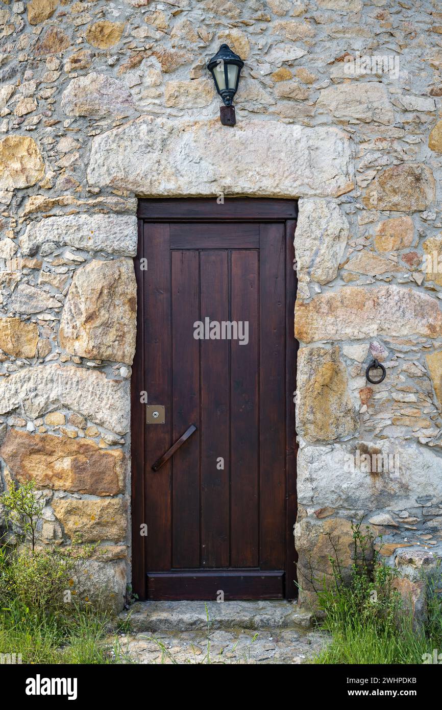 Old stone door entrance hi-res stock photography and images - Alamy