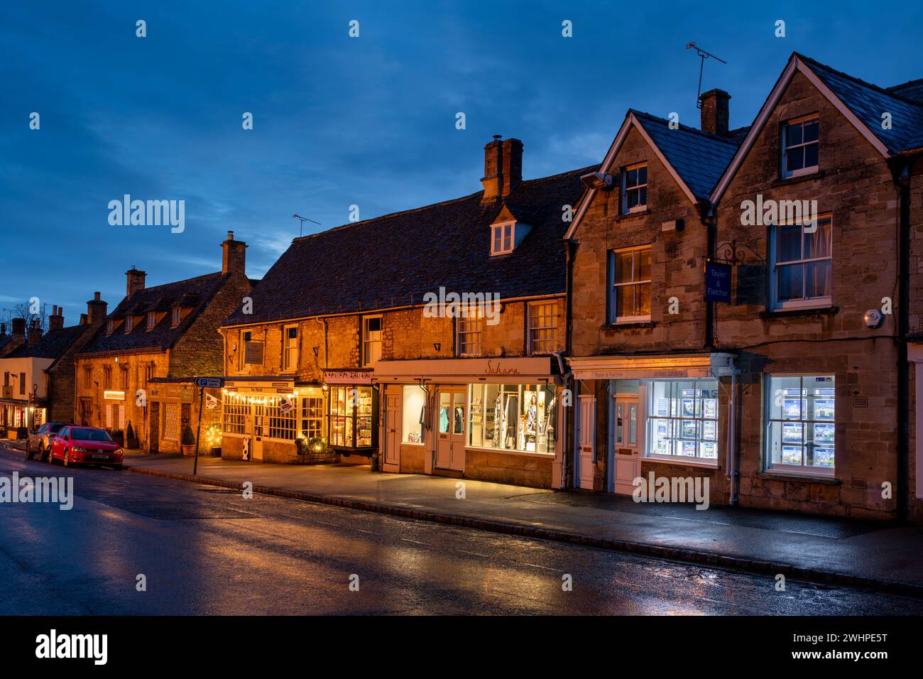 Uk high street shops fronts hi-res stock photography and images - Alamy
