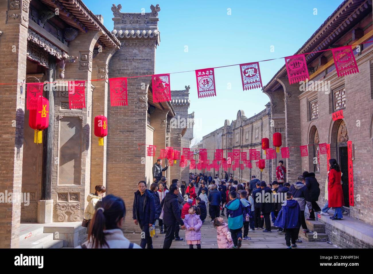 Li family courtyard hi-res stock photography and images - Alamy
