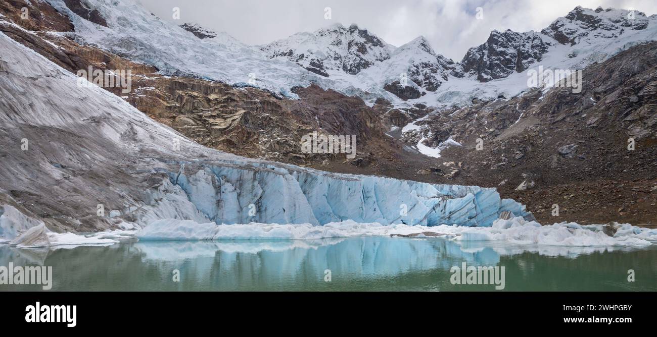 Hiking in the fantastic landscape of the Peruvian high mountain Andes ...