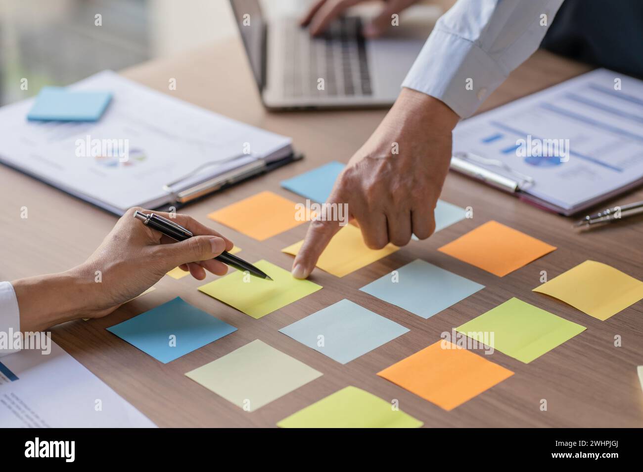 Business People brainstorming Meeting Design Ideas use post it notes to ...