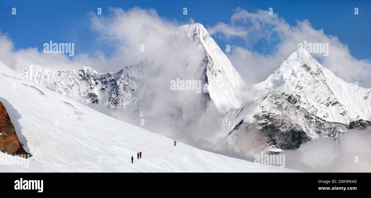 Great himalayan range and hikers on glacier, Himalayas mountains ...
