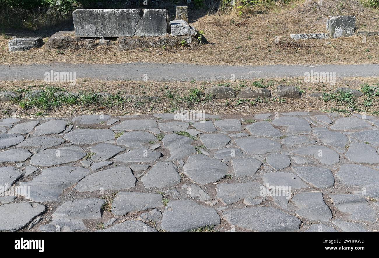 Pavement and gravestones on the side of the road, Via Appia Antica, Rom ...