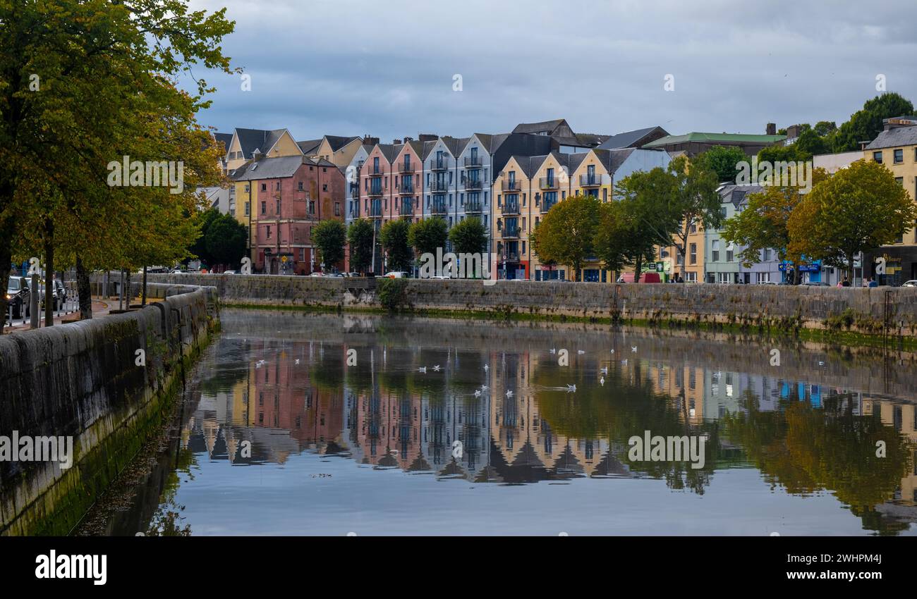 Buildings colourful hi-res stock photography and images - Alamy