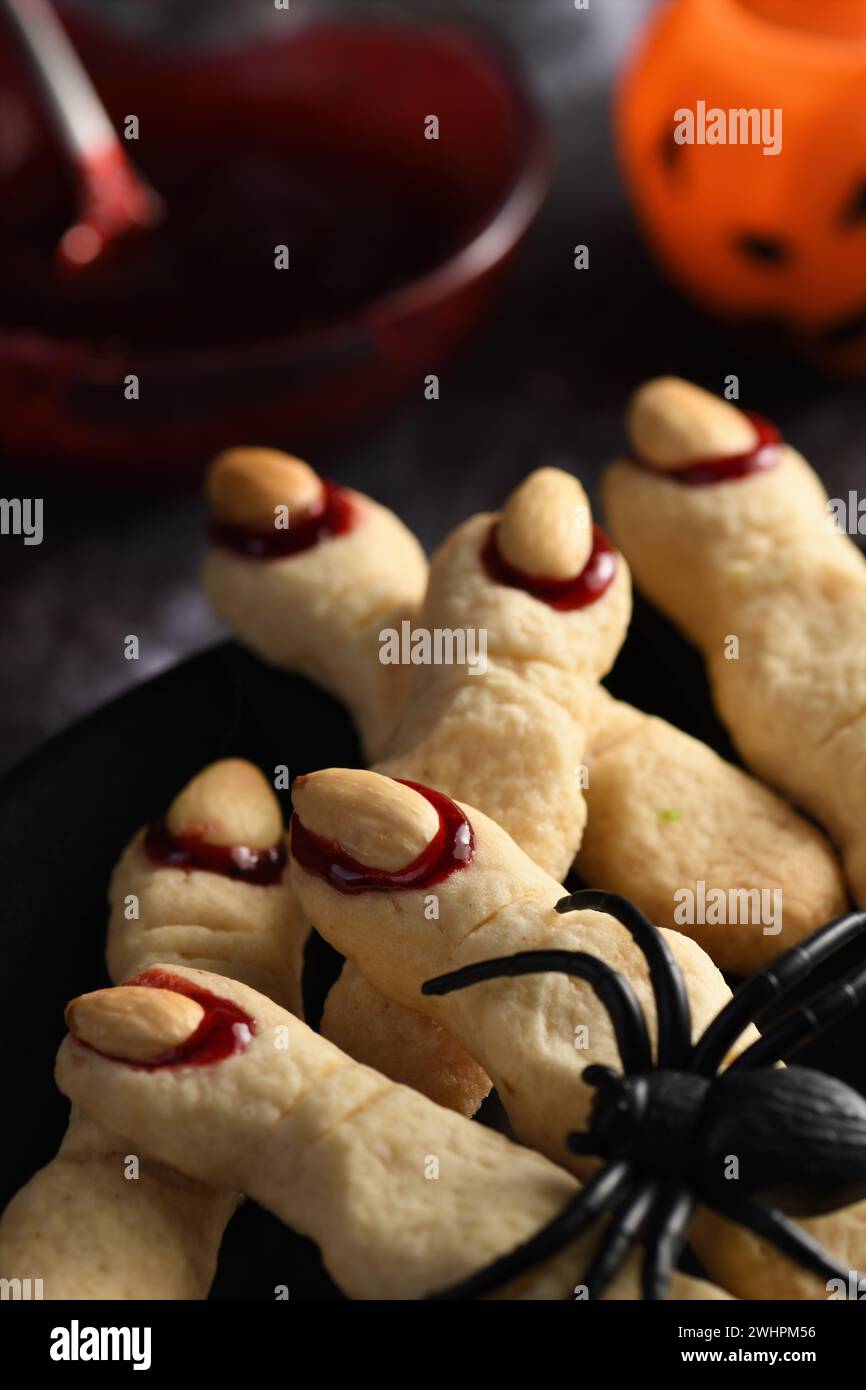 Creepy, scary Halloween Witch fingers Stock Photo - Alamy
