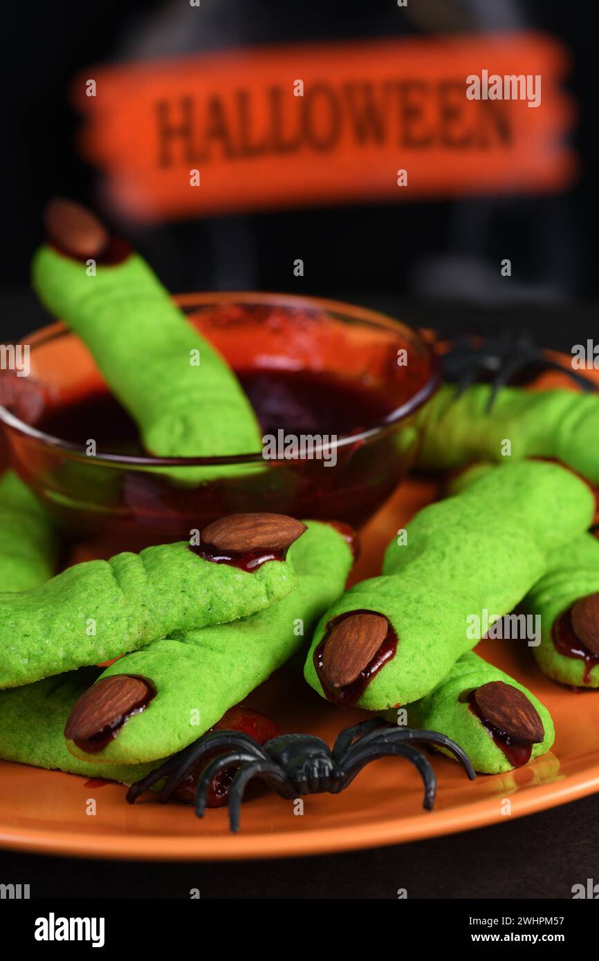 Creepy, scary Halloween Witch fingers Stock Photo - Alamy