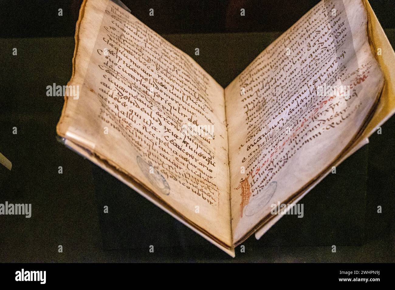 Manuscrito de pergamino hi-res stock photography and images - Alamy