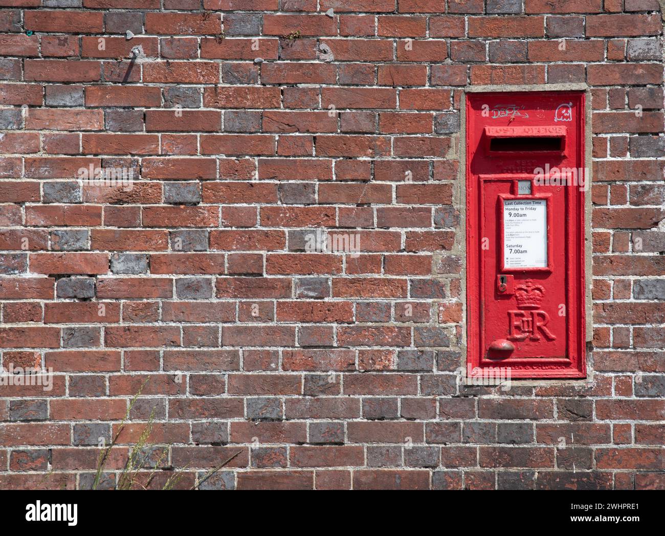 Red traditional iconic British post box on a wall Stock Photo - Alamy
