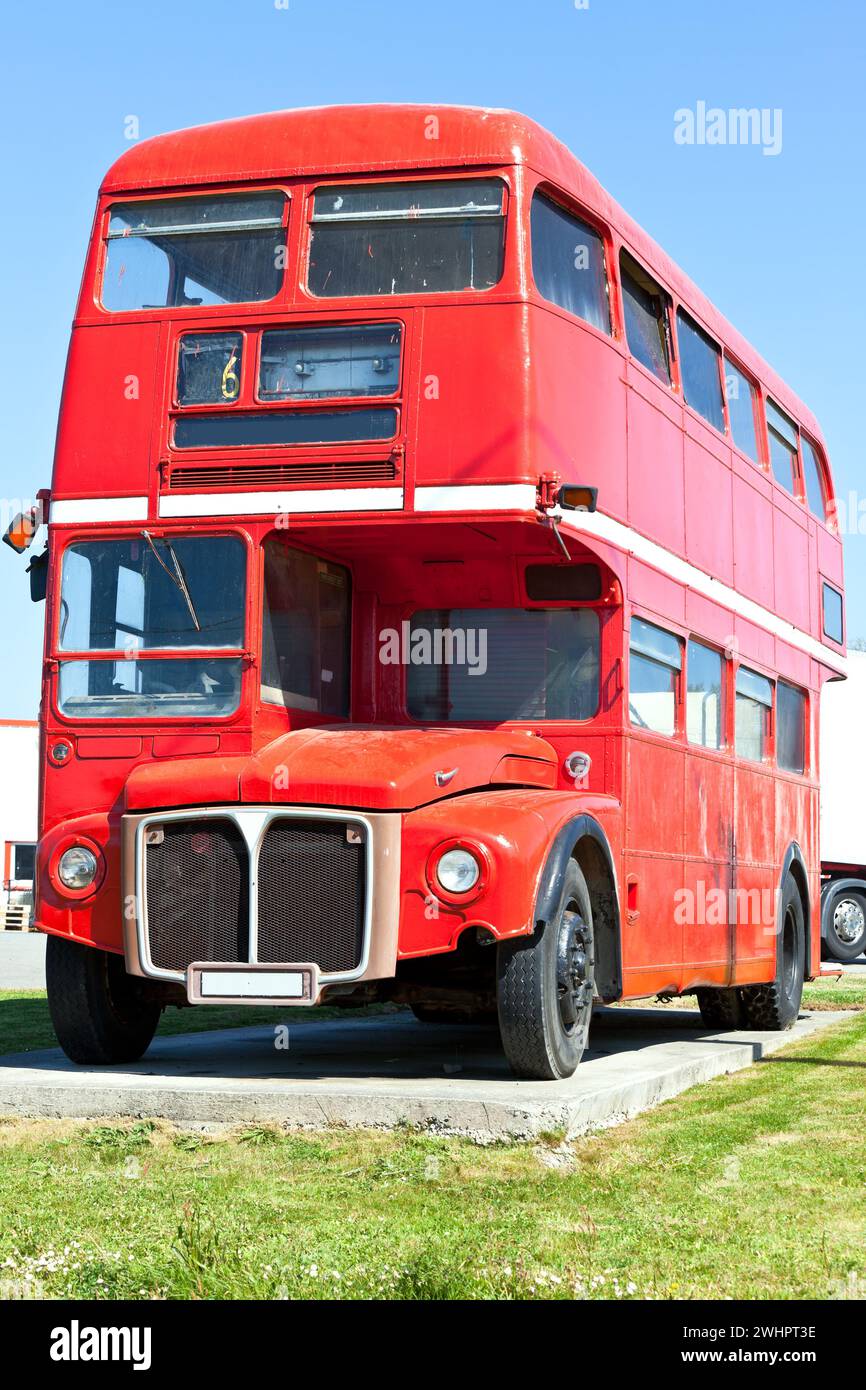 Old english bus hi-res stock photography and images - Alamy