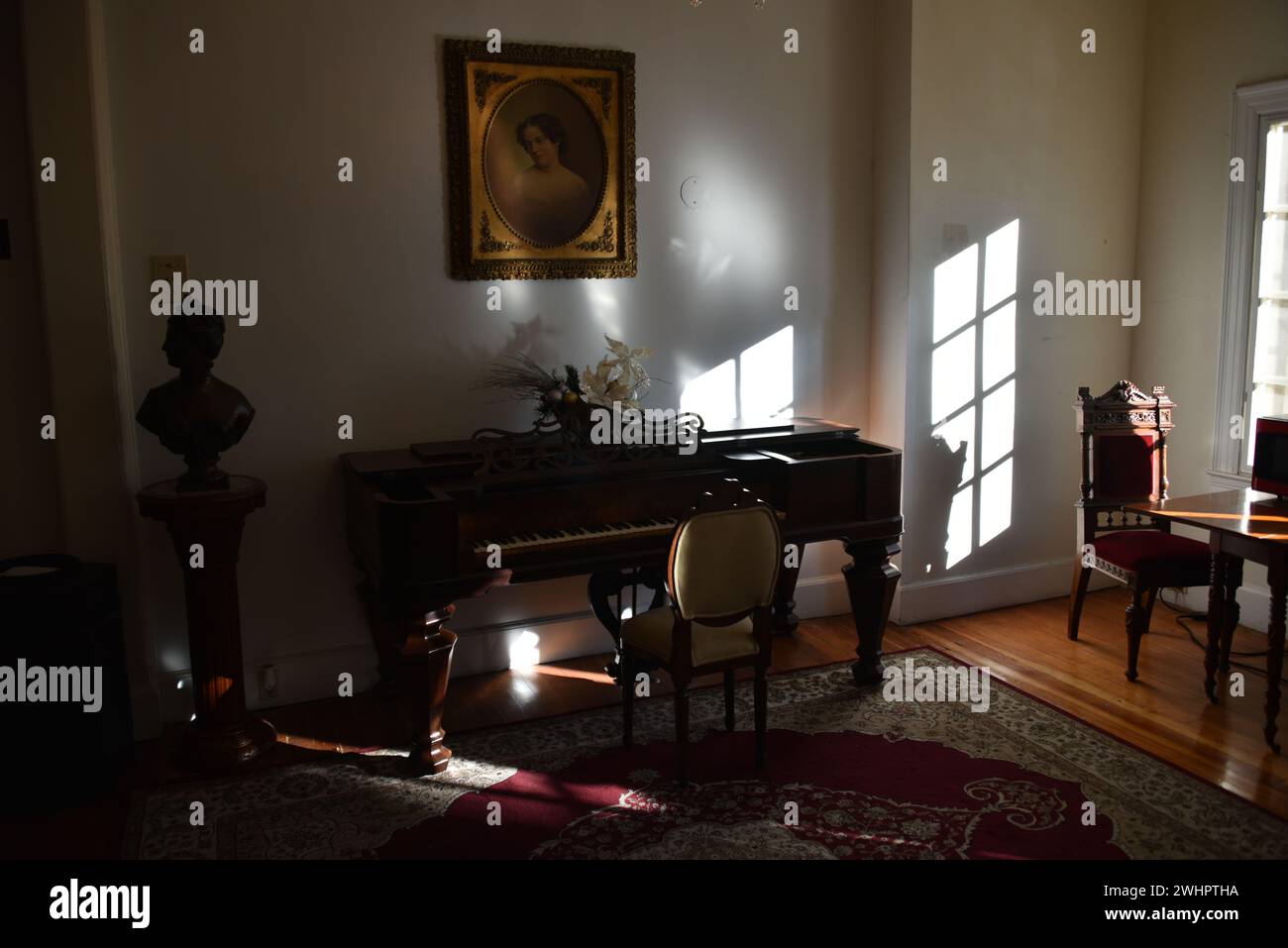 Vintage copper queen hotel hi-res stock photography and images - Alamy