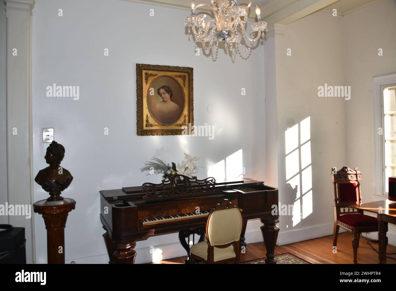 Vintage copper queen hotel hi-res stock photography and images - Alamy