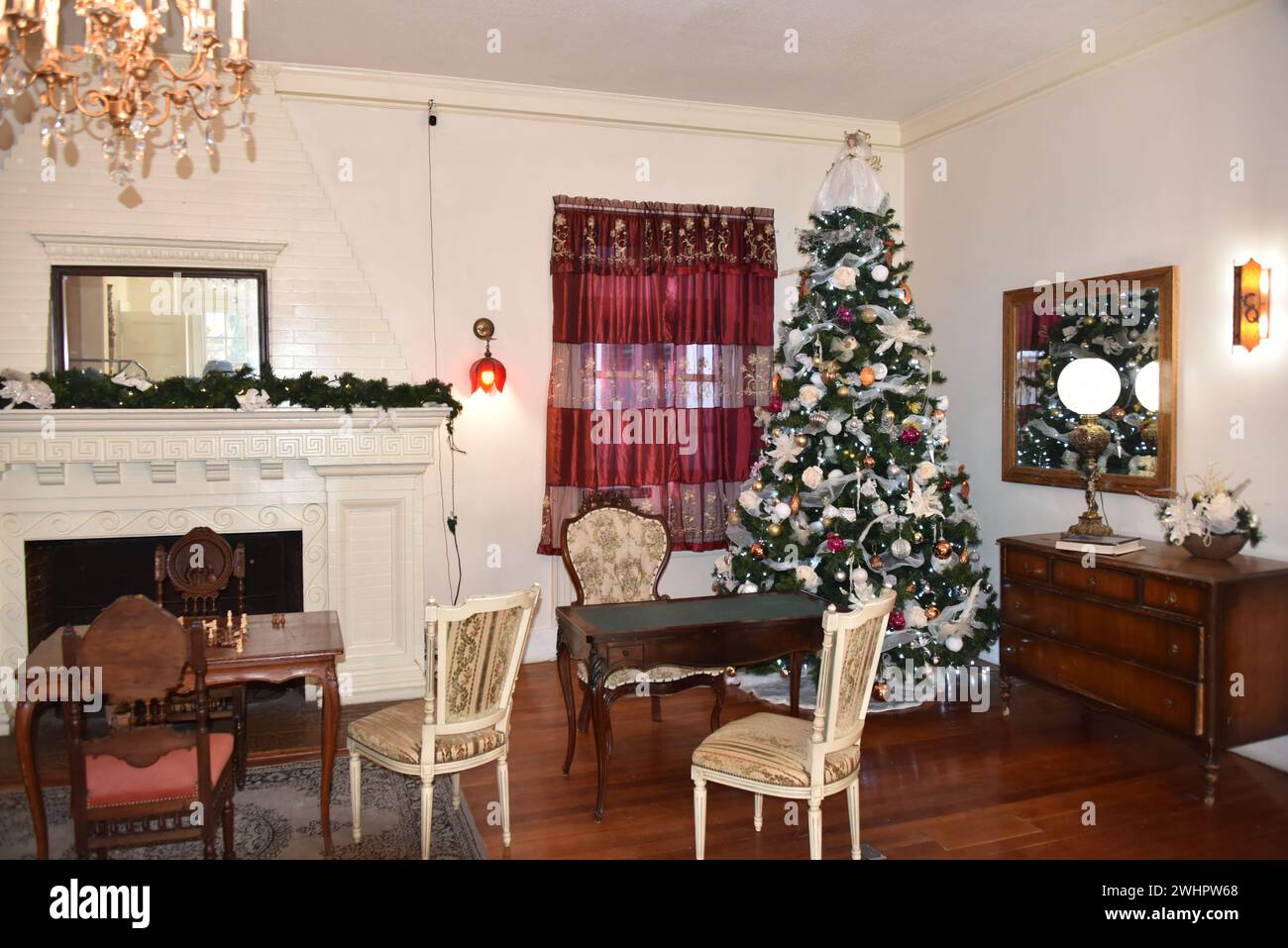 Vintage copper queen hotel hi-res stock photography and images - Alamy