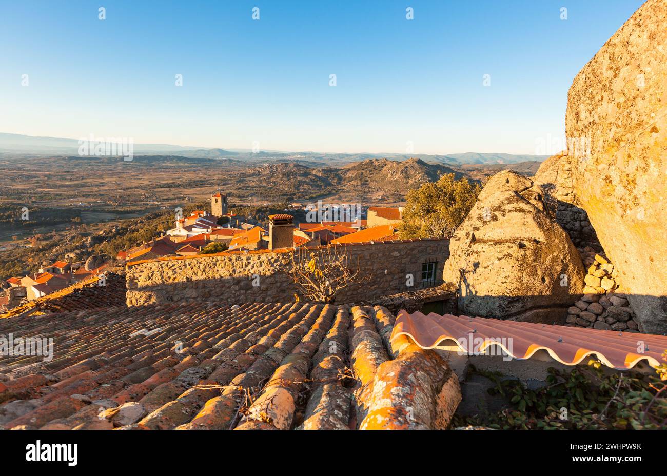 Portuguese street tile hi-res stock photography and images - Alamy