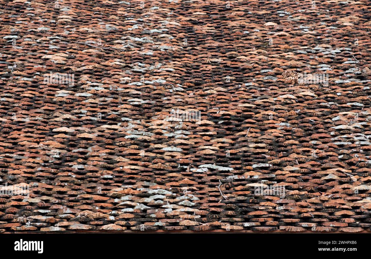 Earthenware rooftop brick tile background old tradition Stock Photo - Alamy