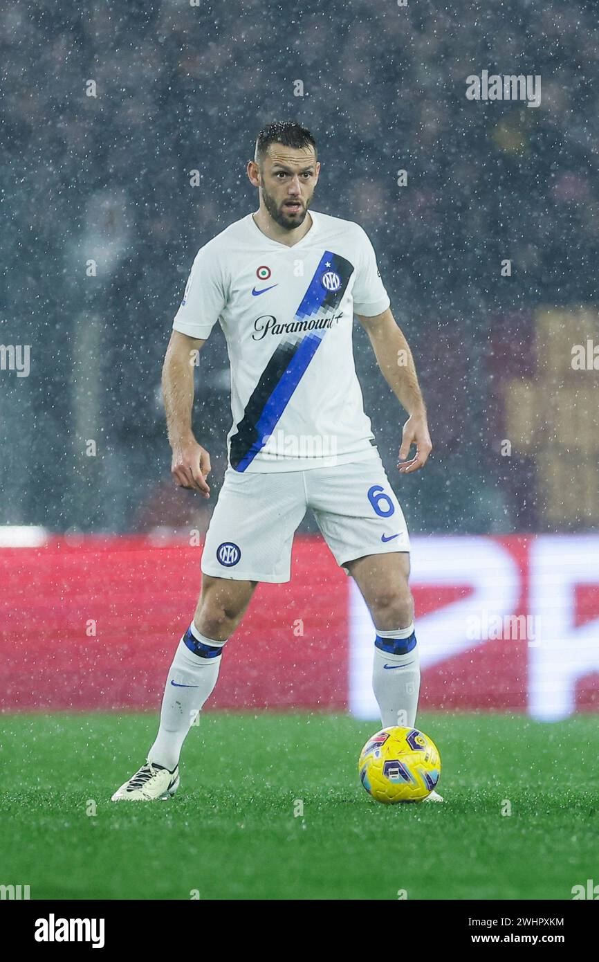 Inter's Dutch defender Stefan de Vrij controls the ball during the ...