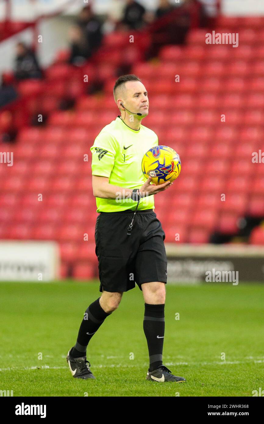 Oakwell Stadium, Barnsley, England - 10th February 2024 Referee Ross ...