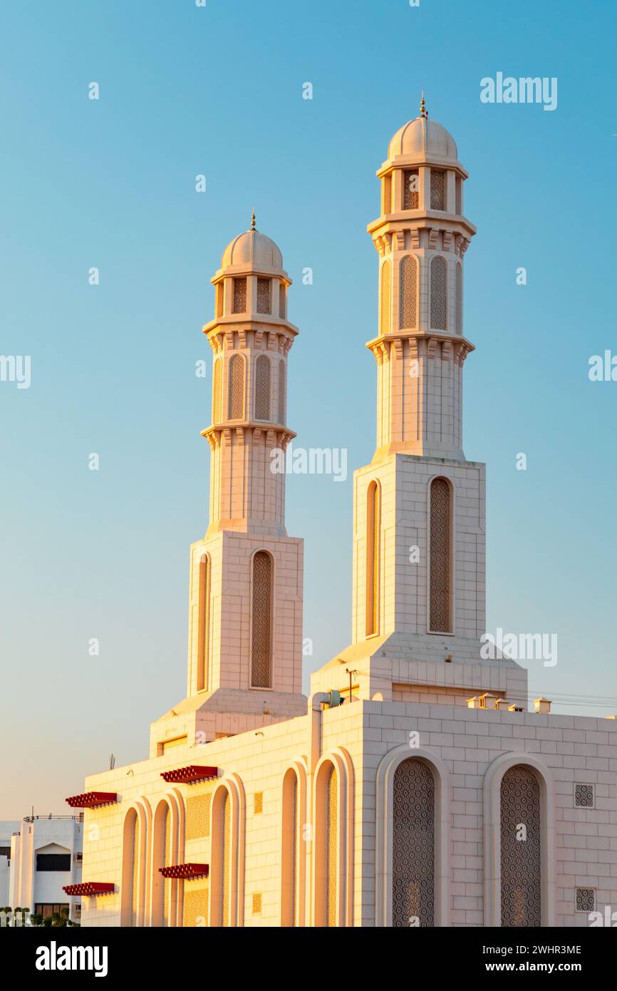 Jama'a al-Imam Nur al-Din al-Sa'alimi mosque view in golden hour, Al ...