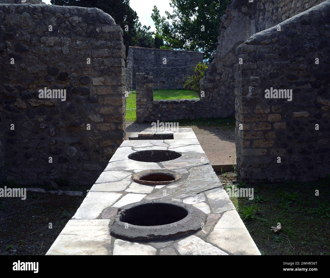Shop in pompeii hi-res stock photography and images - Alamy