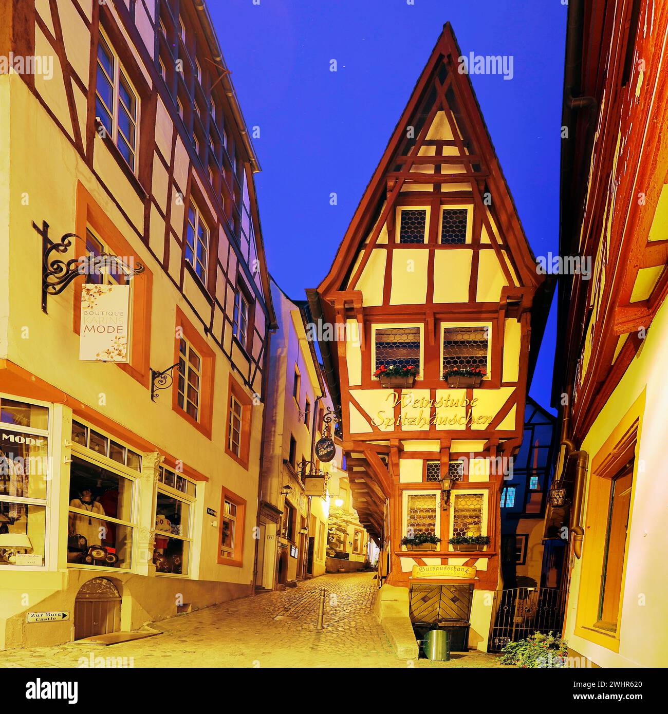 Medieval market square hi-res stock photography and images - Alamy