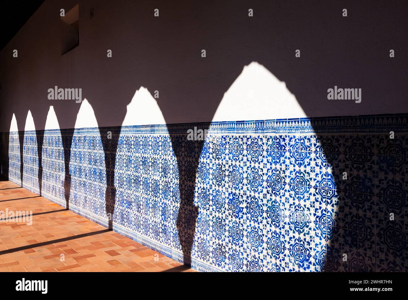 Azulejo style hi-res stock photography and images - Alamy