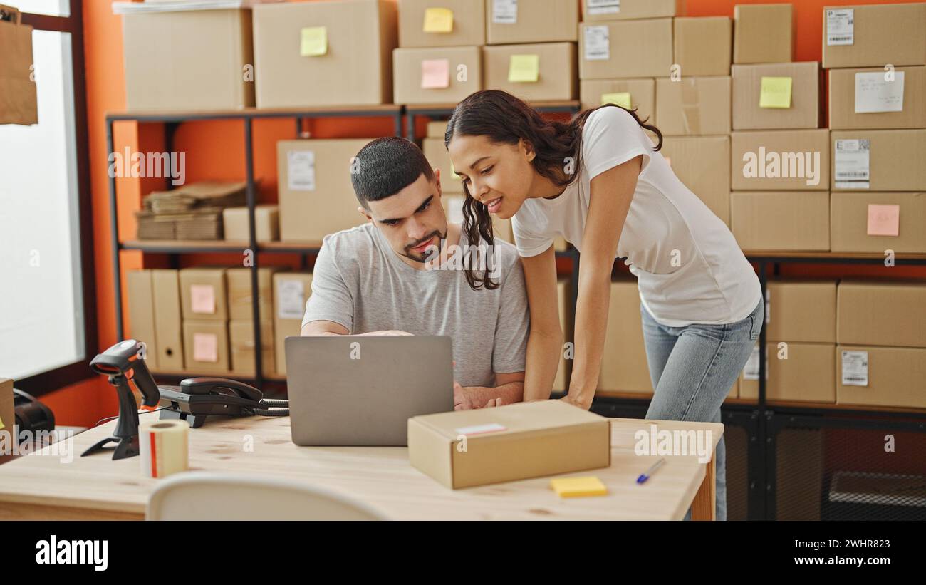 Team employees working on shipping hi-res stock photography and images ...