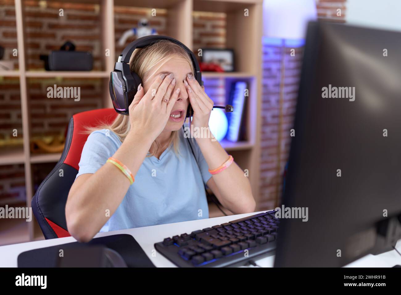 Woman rubbing eye computer hi-res stock photography and images - Alamy