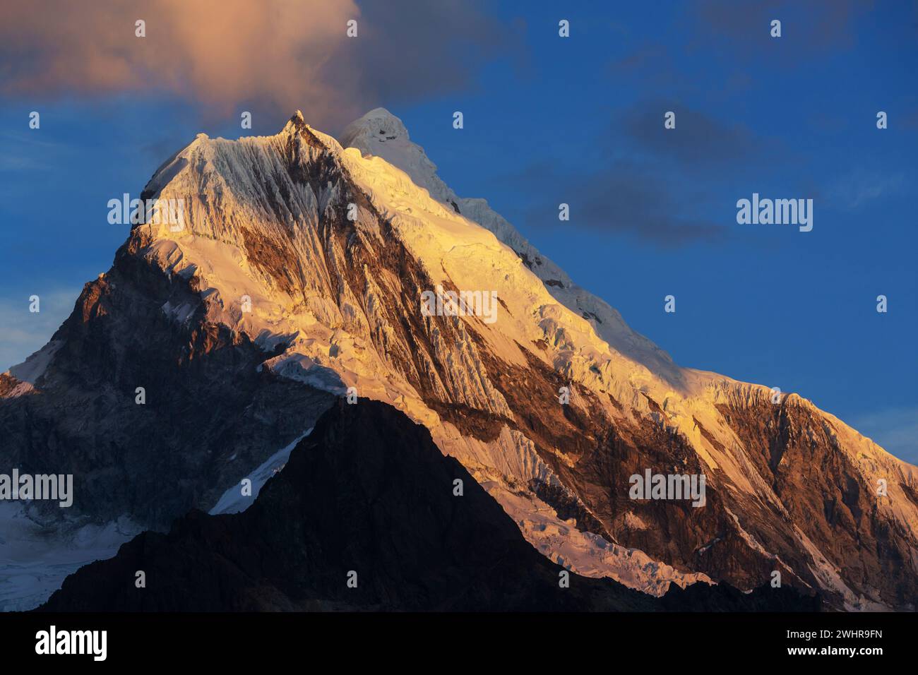 Hiking in the fantastic landscape of the Peruvian high mountain Andes ...