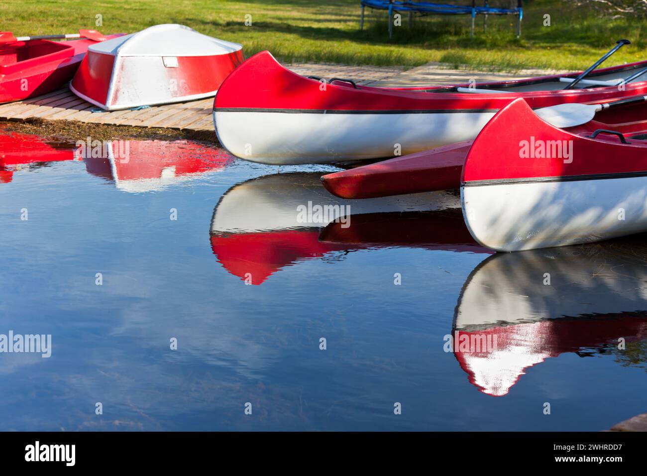 Red and white vessel hi-res stock photography and images - Alamy