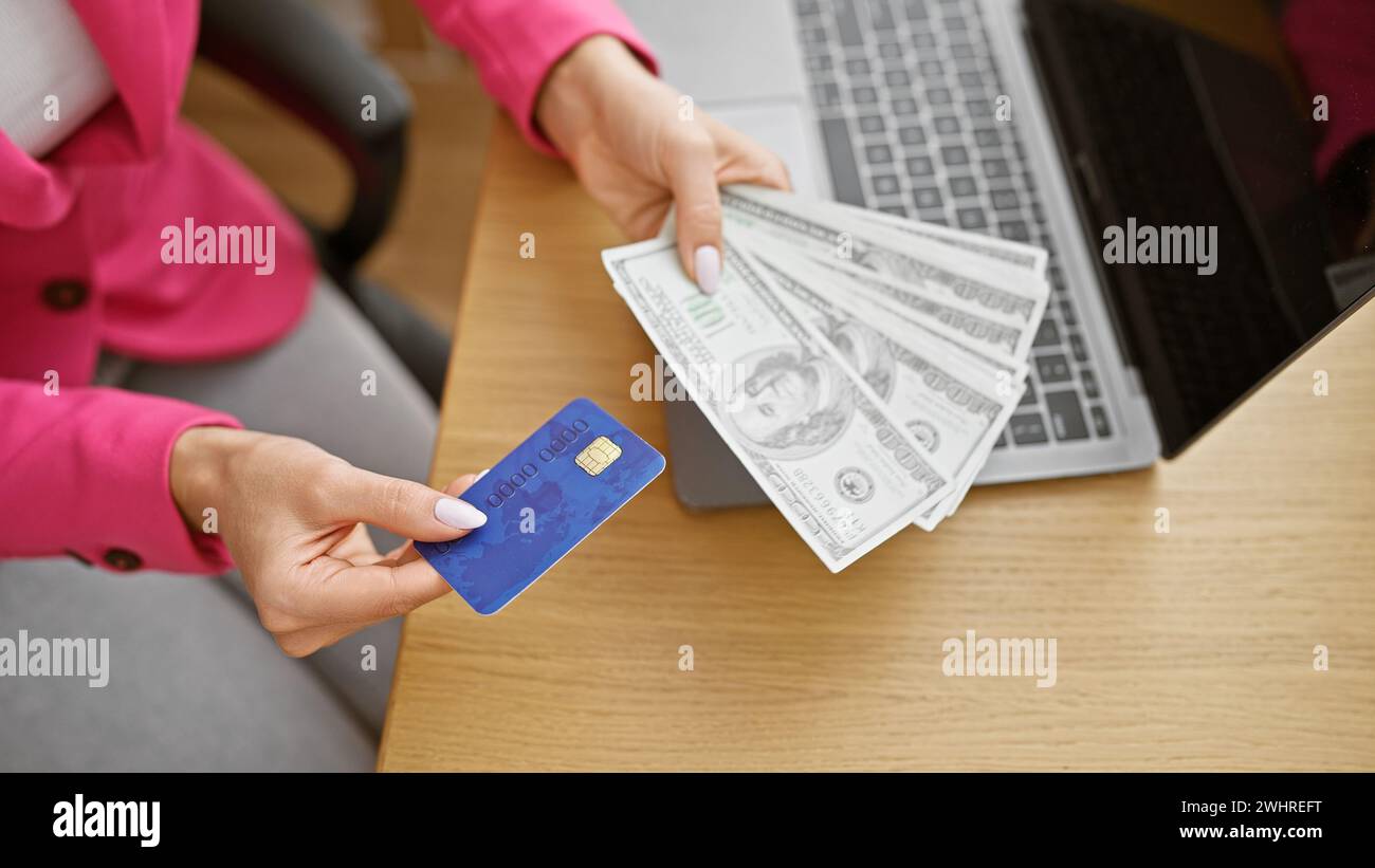 Cash handling office hi-res stock photography and images - Alamy