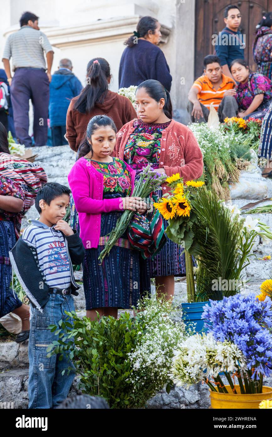 Kiche maya women selling flowers hi-res stock photography and images ...