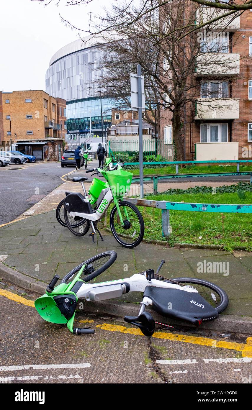 E bikes abandoned hi-res stock photography and images - Alamy