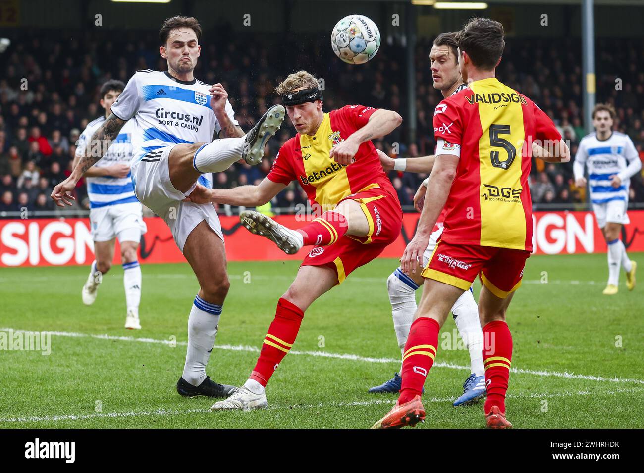 DEVENTER - Sam Kersten of PEC Zwolle, Joris Kramer of Go Ahead Eagles ...
