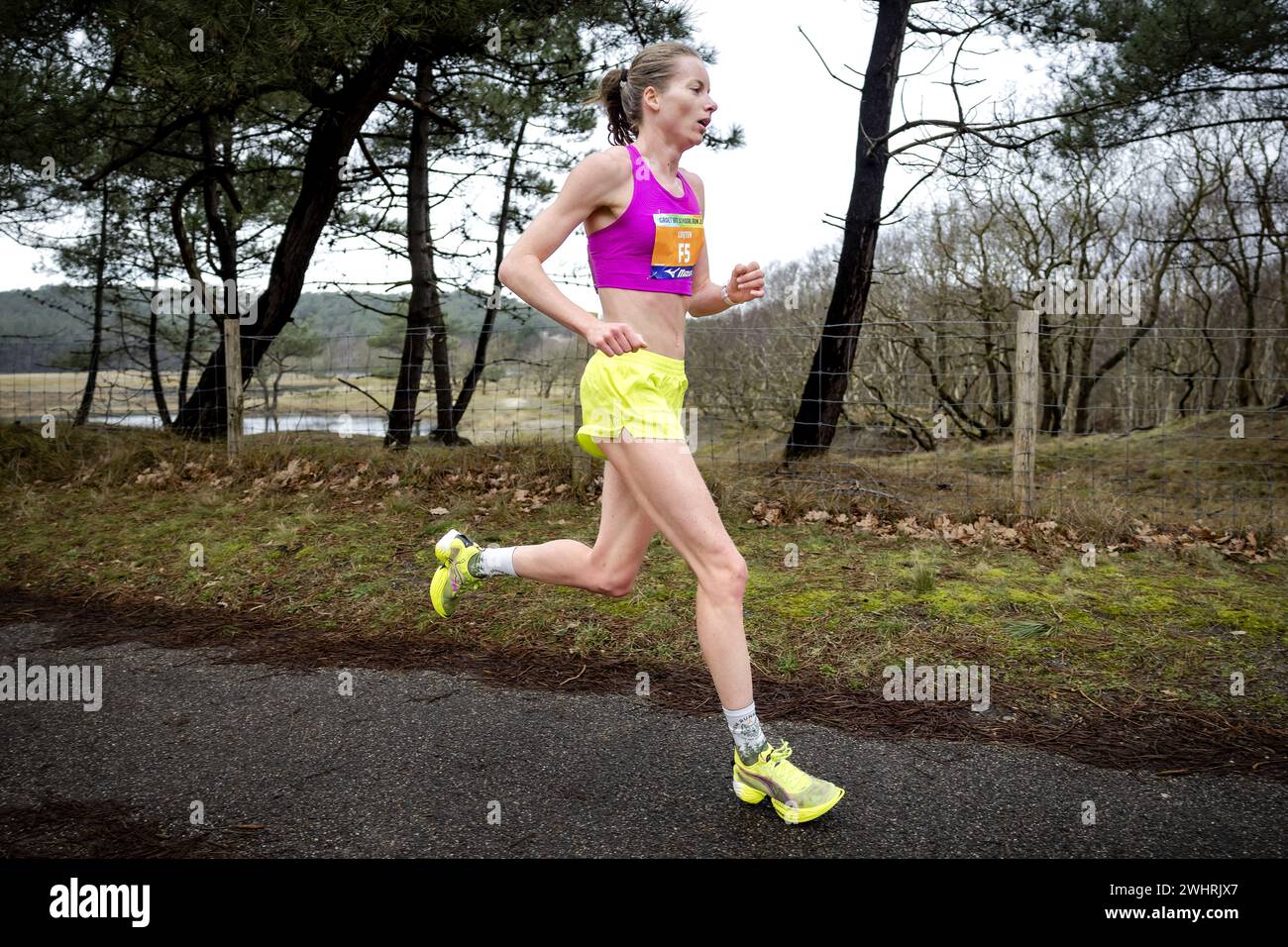 BERGEN - Anne Luijten in action during the Dutch ten kilometer running ...