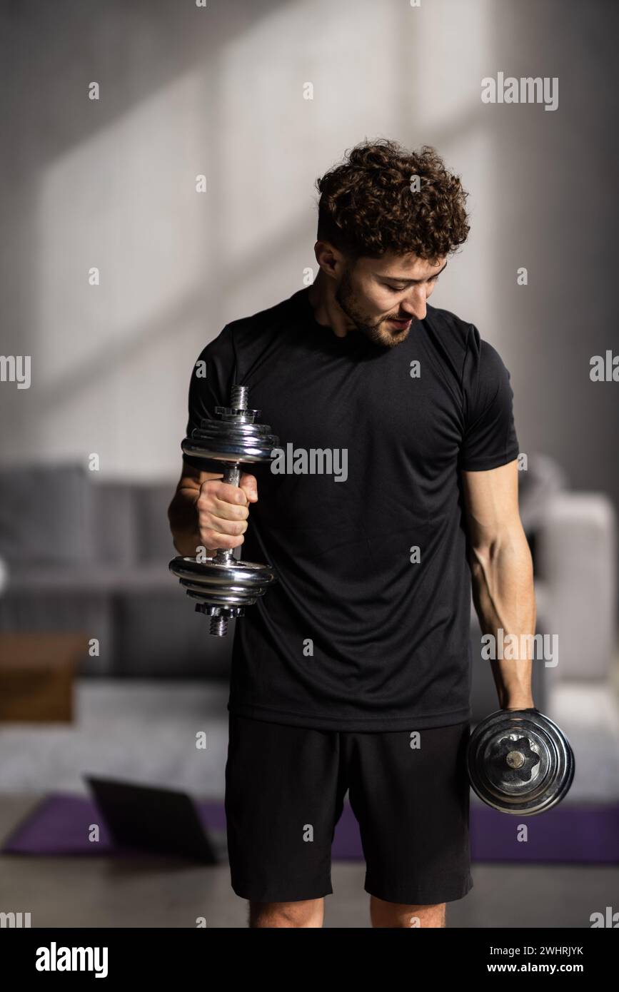Full length shot bodybuilder hi-res stock photography and images - Alamy