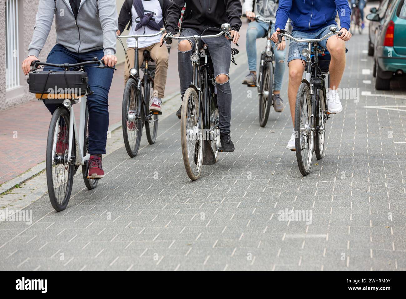 Group cycle hi-res stock photography and images - Alamy