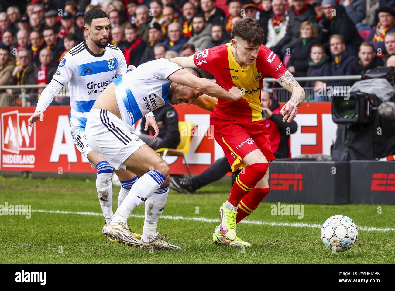 DEVENTER - Bram van Polen of PEC Zwolle, Bas Kuipers of Go Ahead Eagles ...