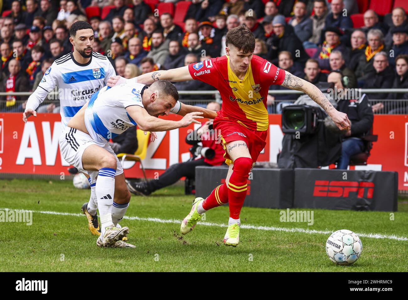 DEVENTER - Bram van Polen of PEC Zwolle, Bas Kuipers of Go Ahead Eagles ...