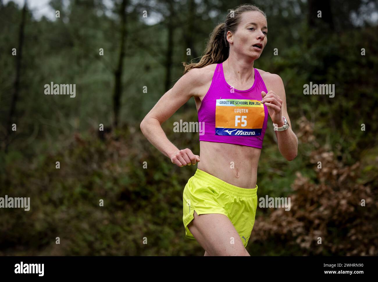 BERGEN - Anne Luijten in action during the Dutch ten kilometer running ...