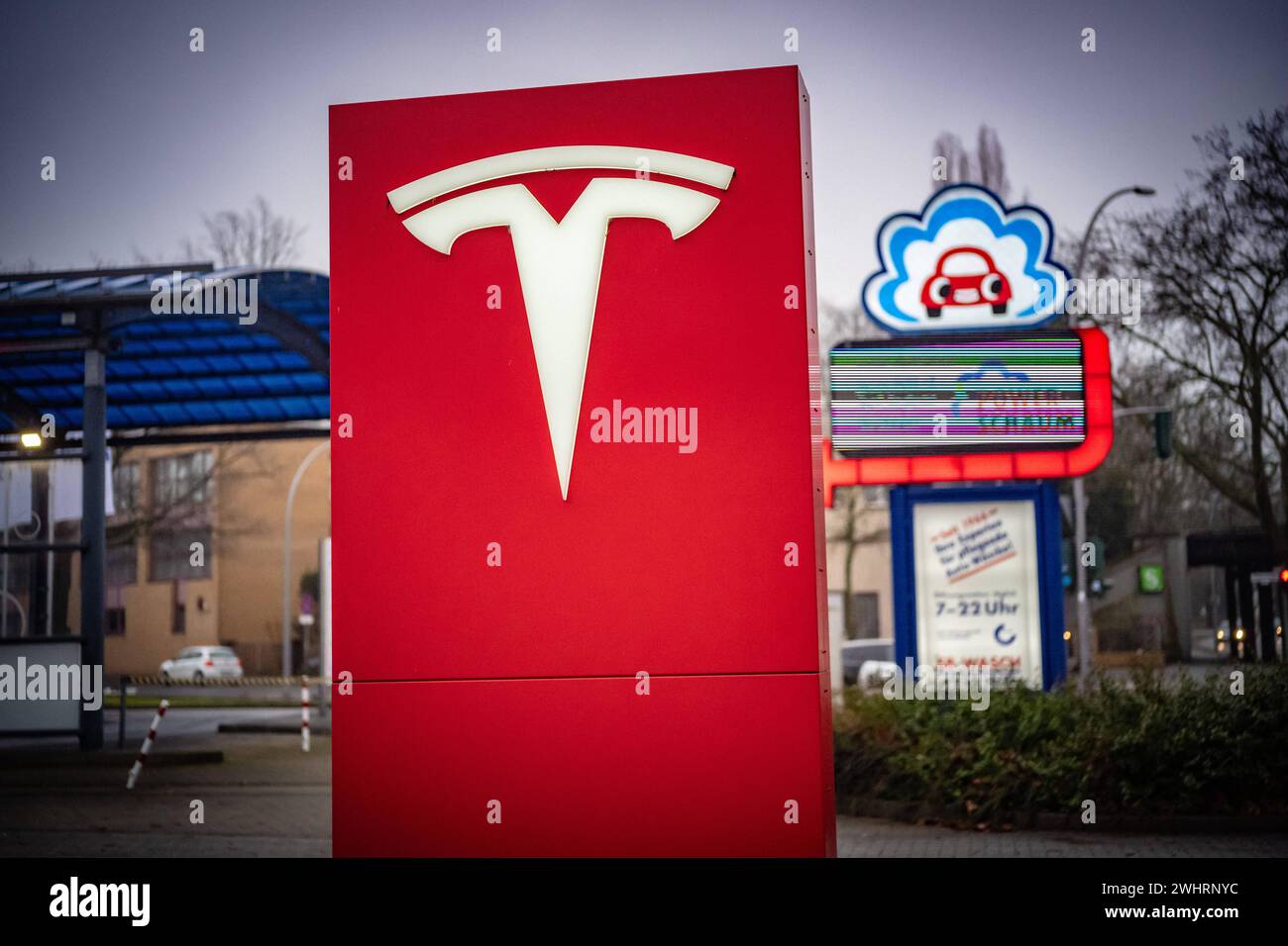 Berlin Straßenverkehr, Verkehr: TESLA Niederlassung, Reinickendorf - 11 ...
