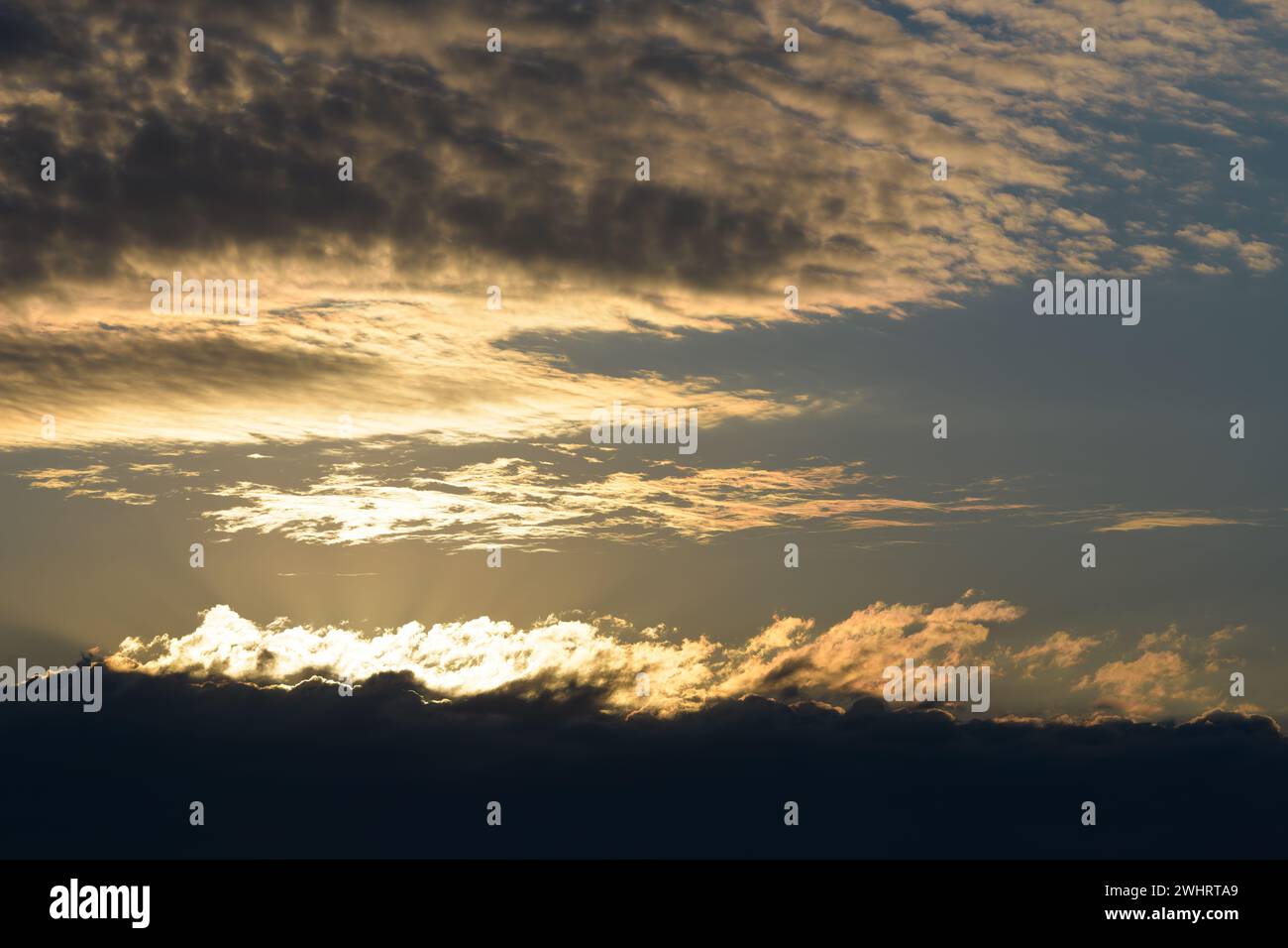 Dawn light sky hi-res stock photography and images - Alamy