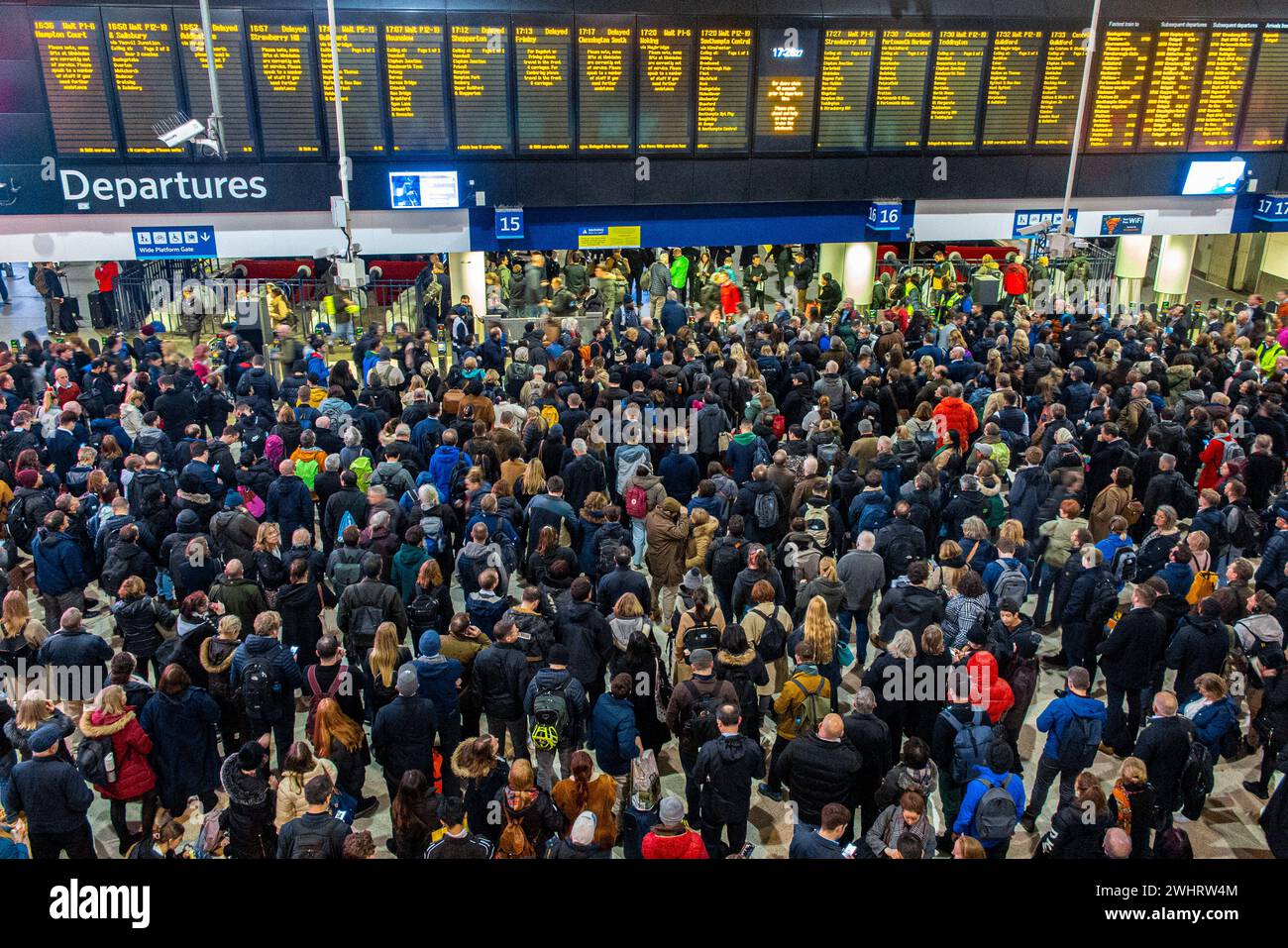 Queue people angry hi-res stock photography and images - Alamy