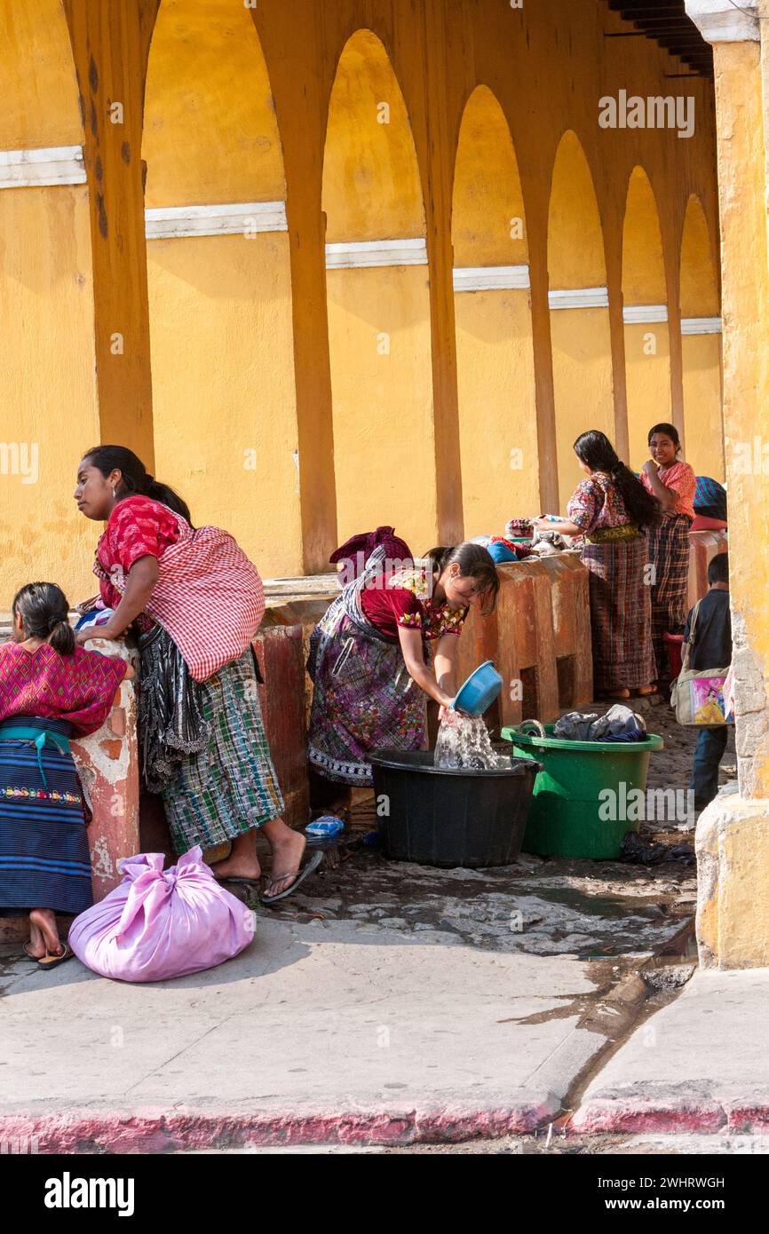 Pila antigua hi-res stock photography and images - Alamy