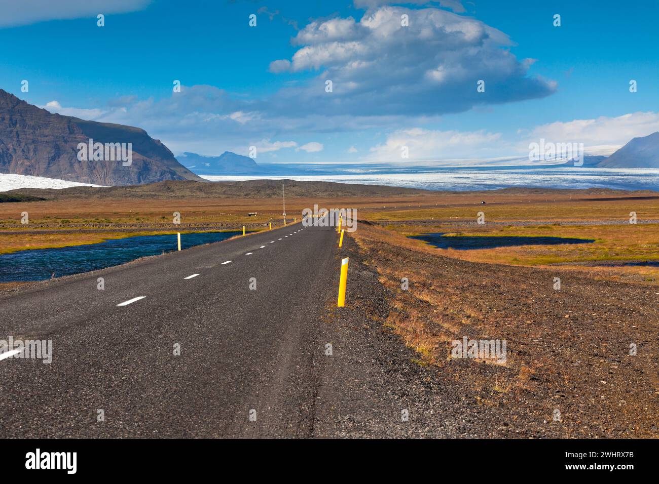 Highway through South Icelandic landscape Stock Photo - Alamy
